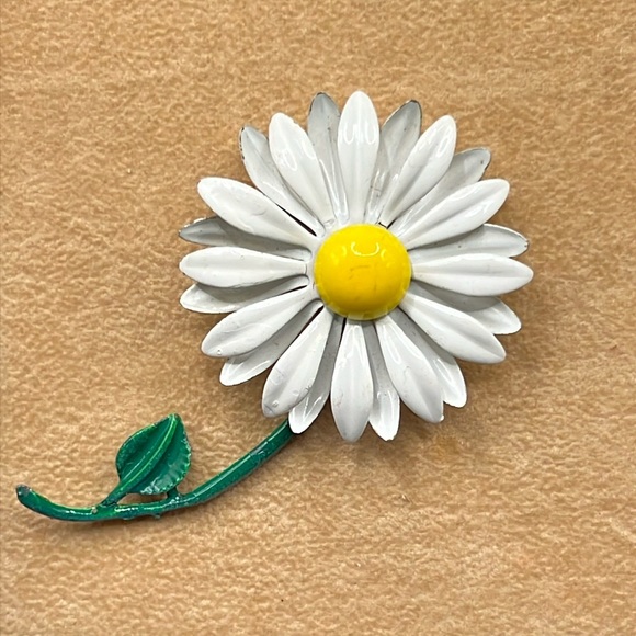 Vintage | Jewelry | Vintage Flower Power Enamel Daisy Brooch | Poshmark